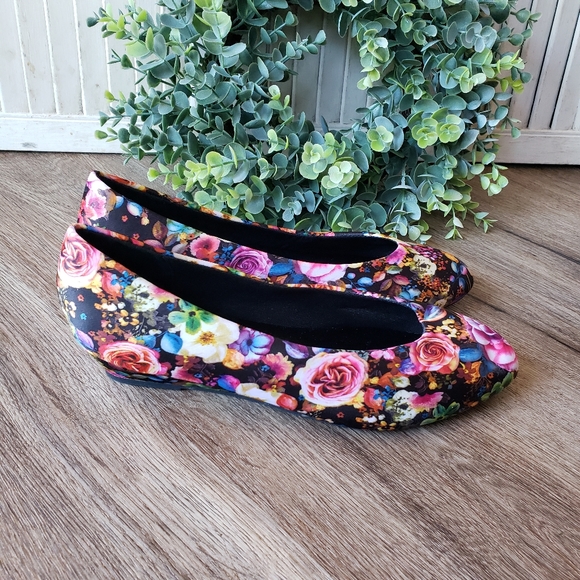 Angel Steps | Shoes | Vintage 9s Angel Steps Retro Floral Print Flats ...
